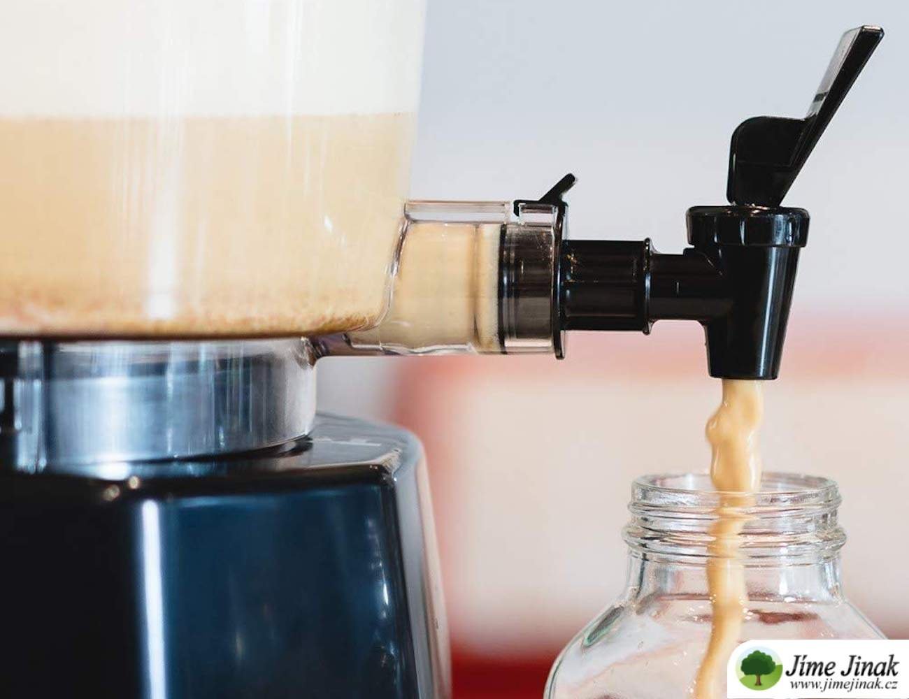 Domácí (nejen) ořechová másla a mléka do 5 minut. NutraMilk s ...