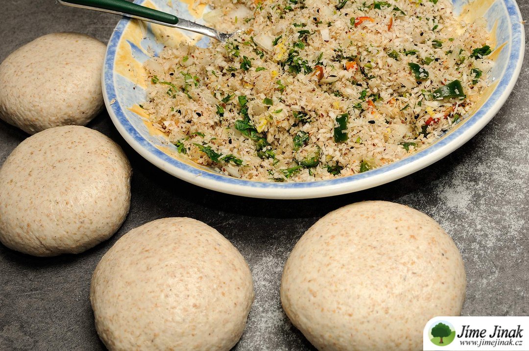 Plněná indická placka Paratha | Jíme Jinak