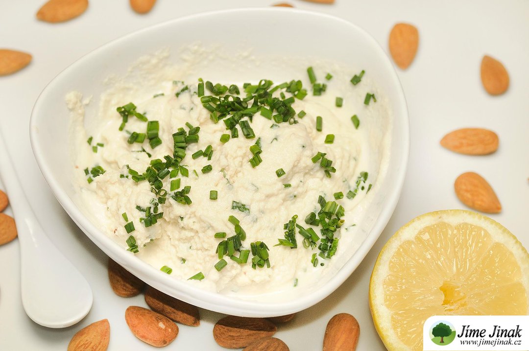 Jednoduchý bezlepkový mandlový tvaroh | Jíme Jinak