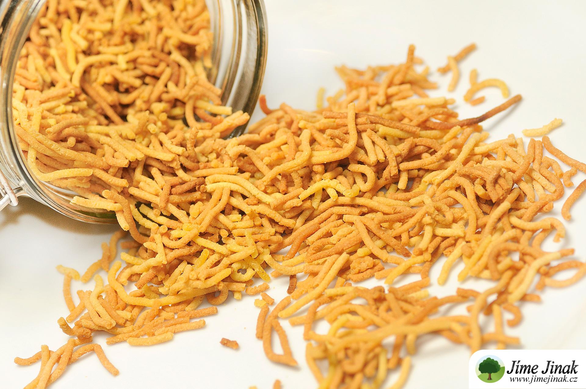 Pikantní indický snack sev – základní recept | Jíme Jinak