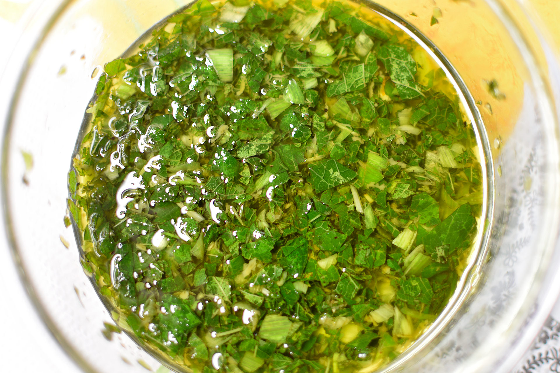 Meduňkový multifunkční kondiment | Jíme Jinak