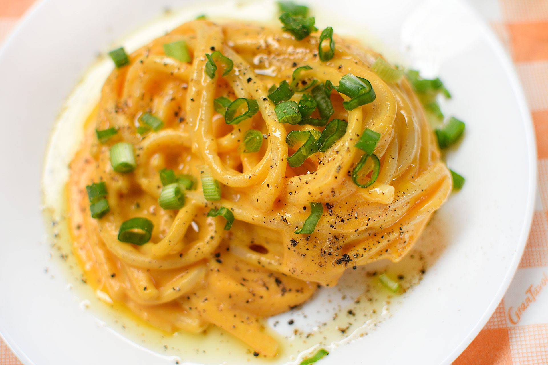 Bucatini mac and cheese | Jíme Jinak